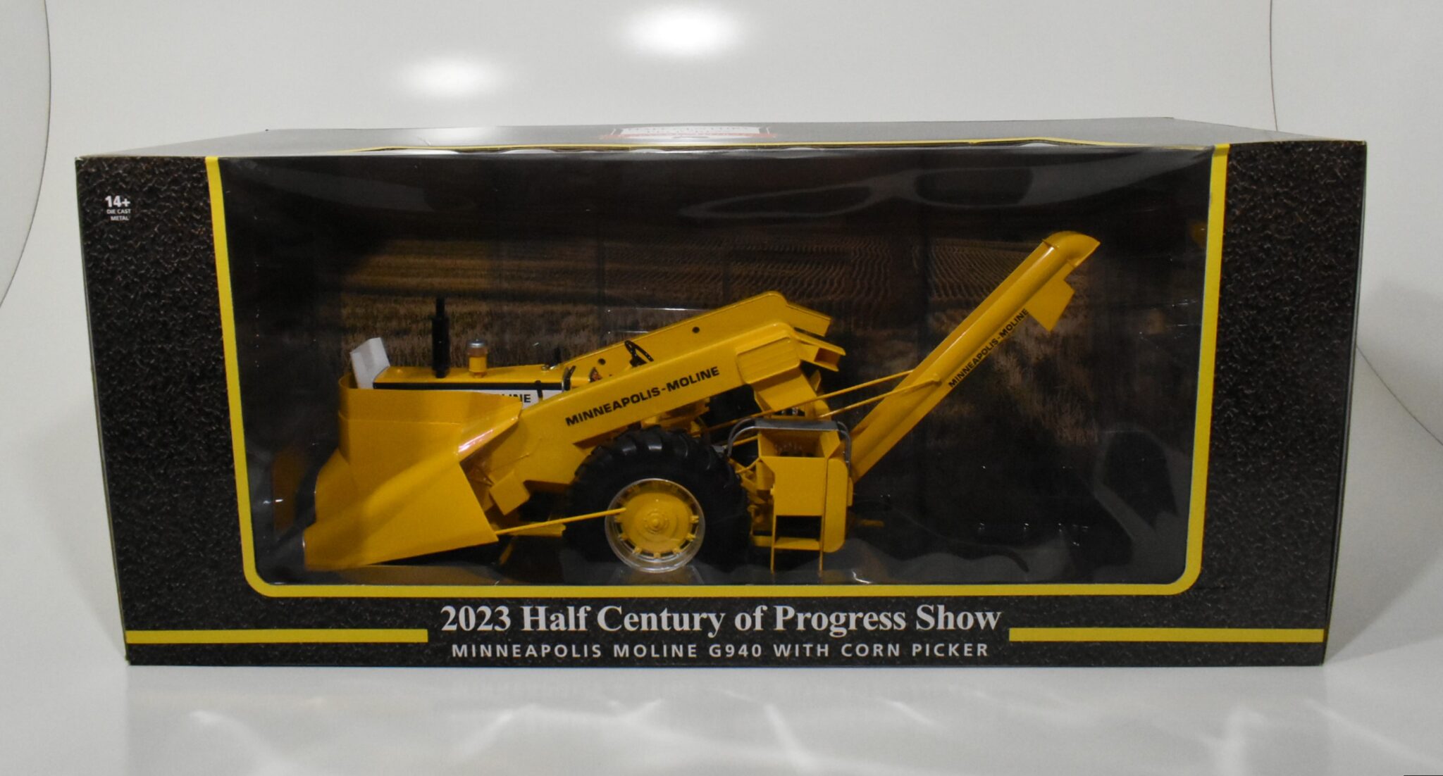 1/16 Minneapolis Moline G940 With H210 2 Row Corn Picker, Half Century ...