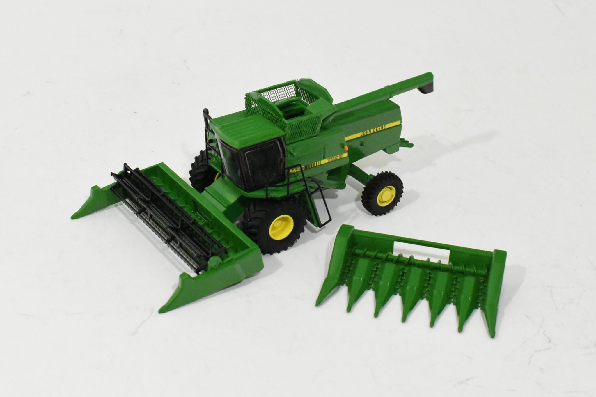 1/64 John Deere 6620 Titan II Combine With Rear Wheel Drive, Green Cab Top, 6 Row Corn Head ...