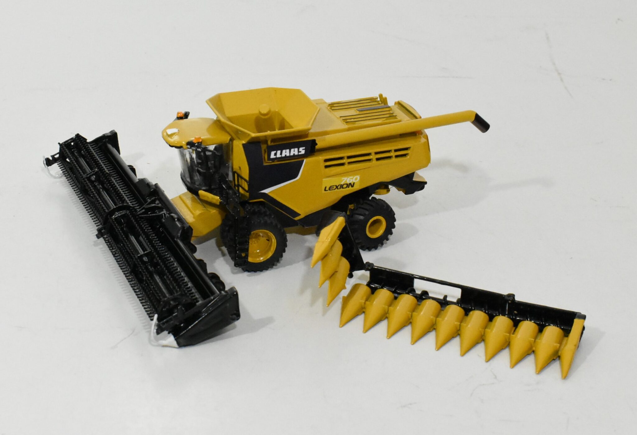 1/64 Custom Claas Yellow 760 Lexion Combine With Duals, Draper & 12 Row ...