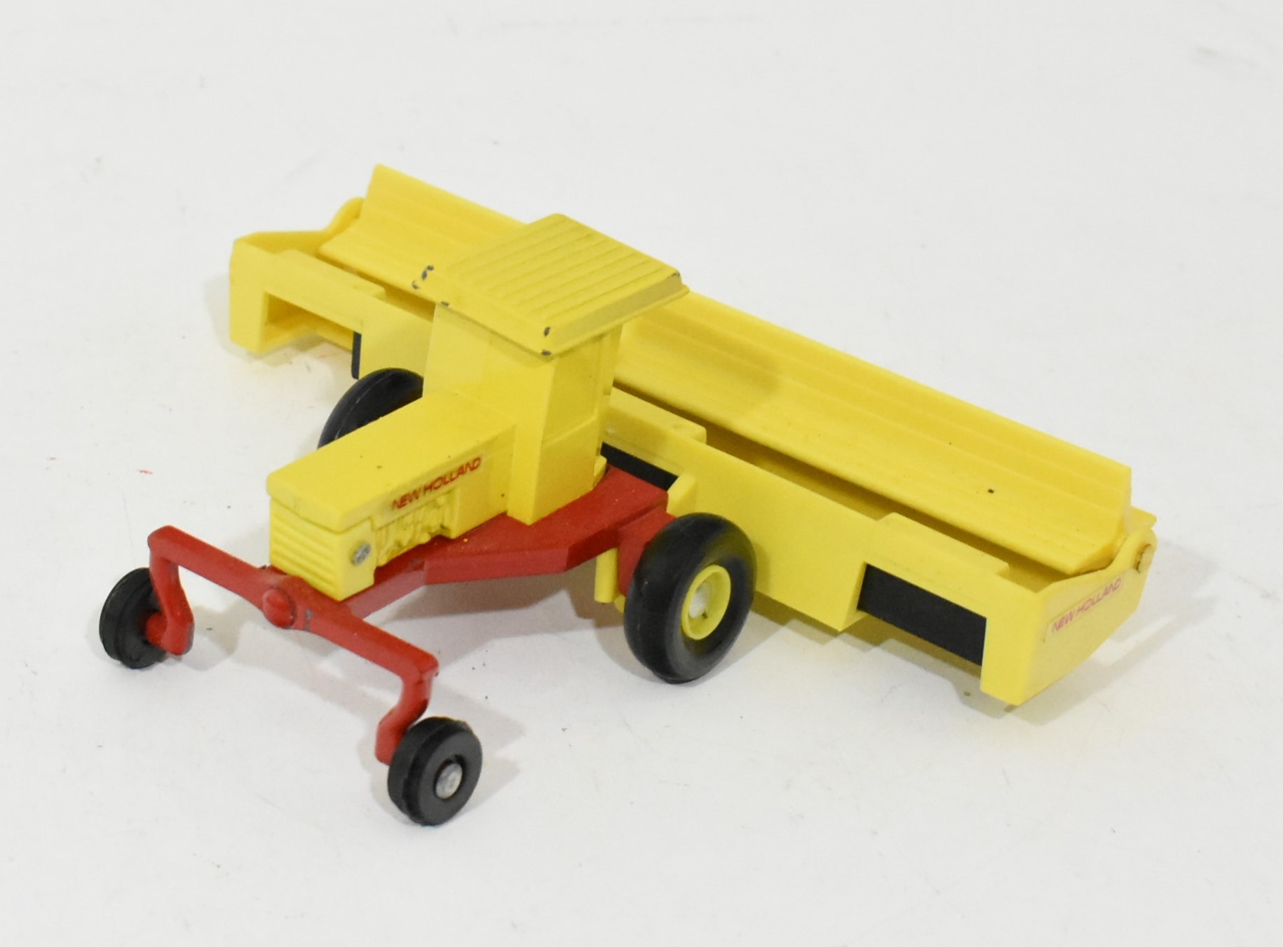 1/64 New Holland Self Propelled Swather - Dalton's Farm Toys