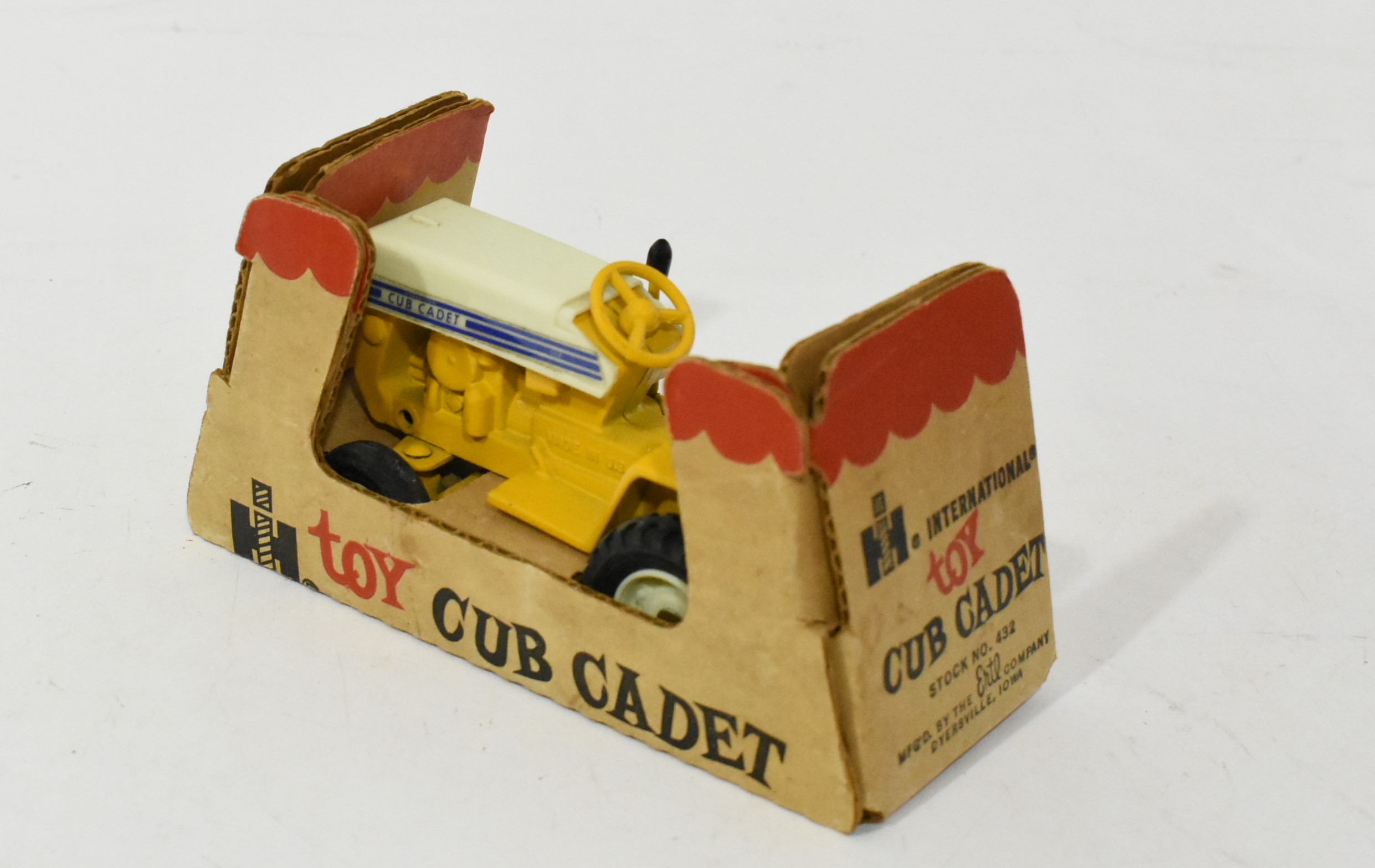 Vintage 1/16 Cub Cadet 122 Lawn Tractor In Original Box - Dalton's Farm ...
