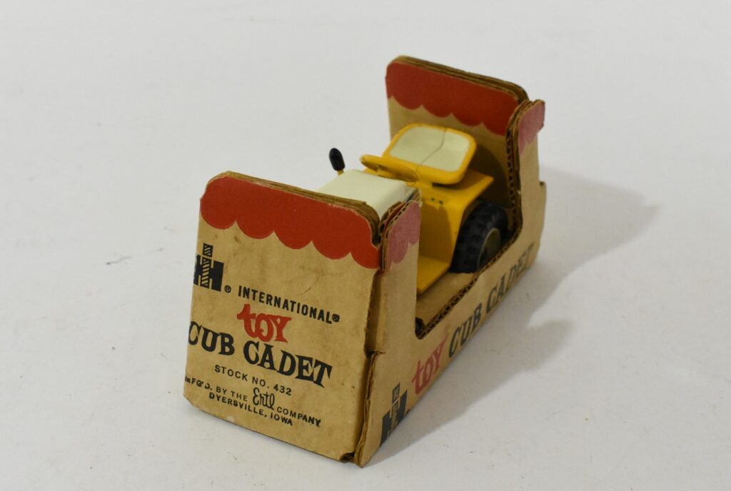 Vintage 1/16 Cub Cadet 122 Lawn Tractor In Original Box - Dalton's Farm ...