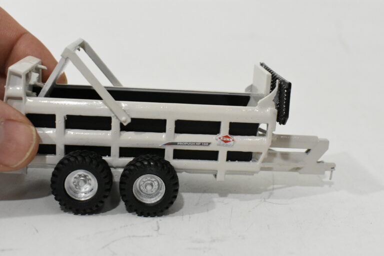 1/64 Custom Kuhn Knight Pro Push 160 Manure Spreader - Dalton's Farm Toys