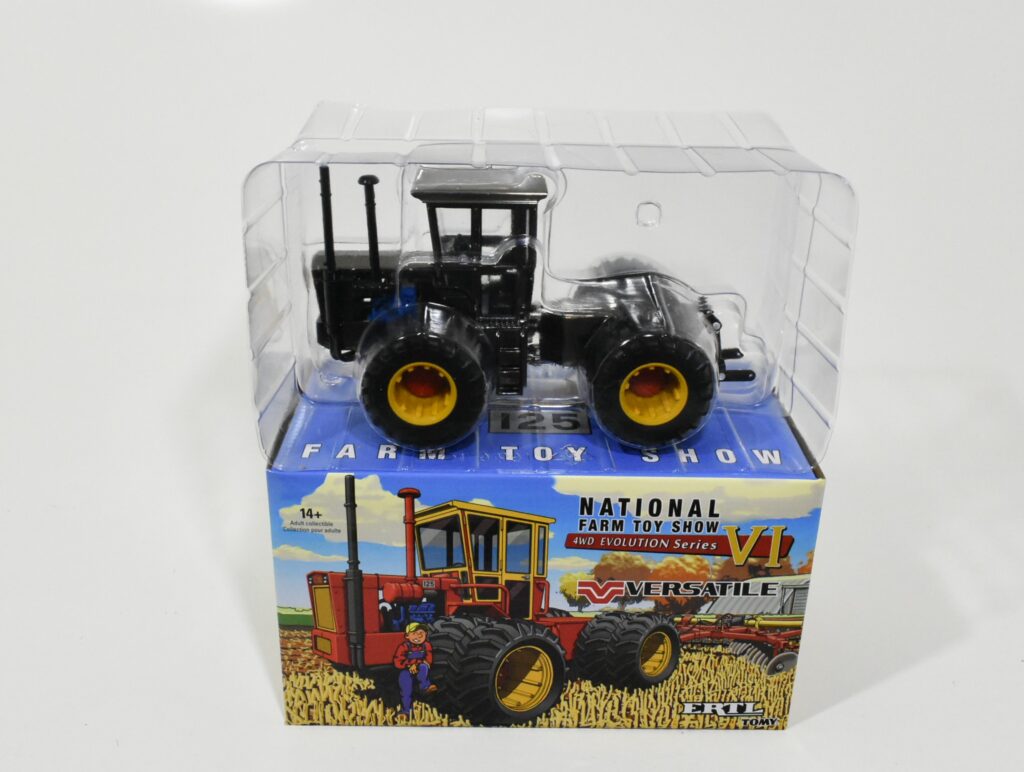 1/32 Versatile 125 4wd Tractor With Cab, 2023 National Farm Toy Show ...
