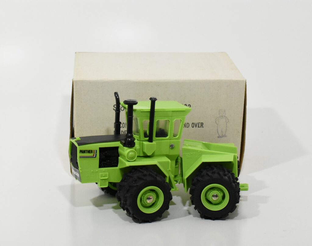 1/32 Steiger Panther 4WD Tractor With Duals, Plastic - Dalton's Farm Toys