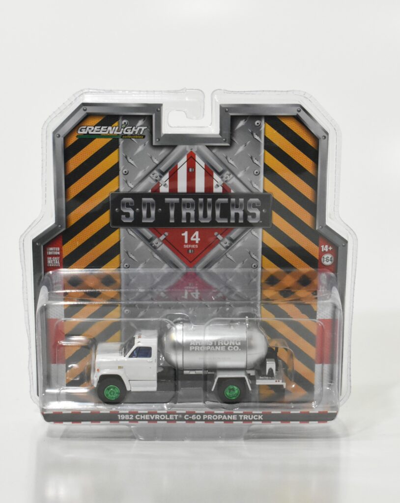 1/64 1982 Chevrolet C-60 Propane Tank Truck, White, Green Machine Chase ...