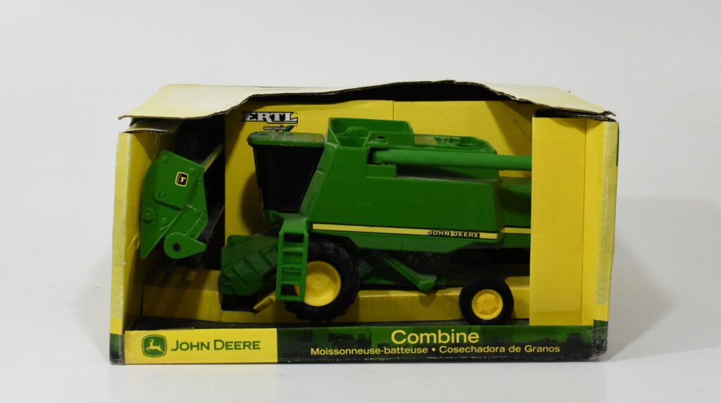 1/32 John Deere 9500 Series Combine - Dalton's Farm Toys