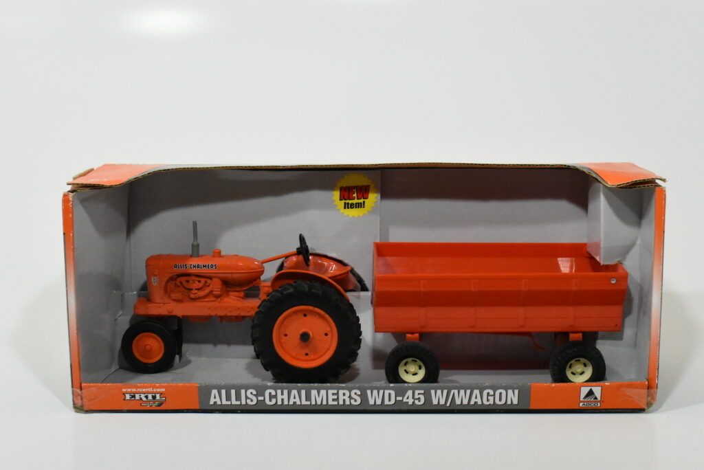 1/16 Allis Chalmers WD-45 Tractor With Wagon - Dalton's Farm Toys