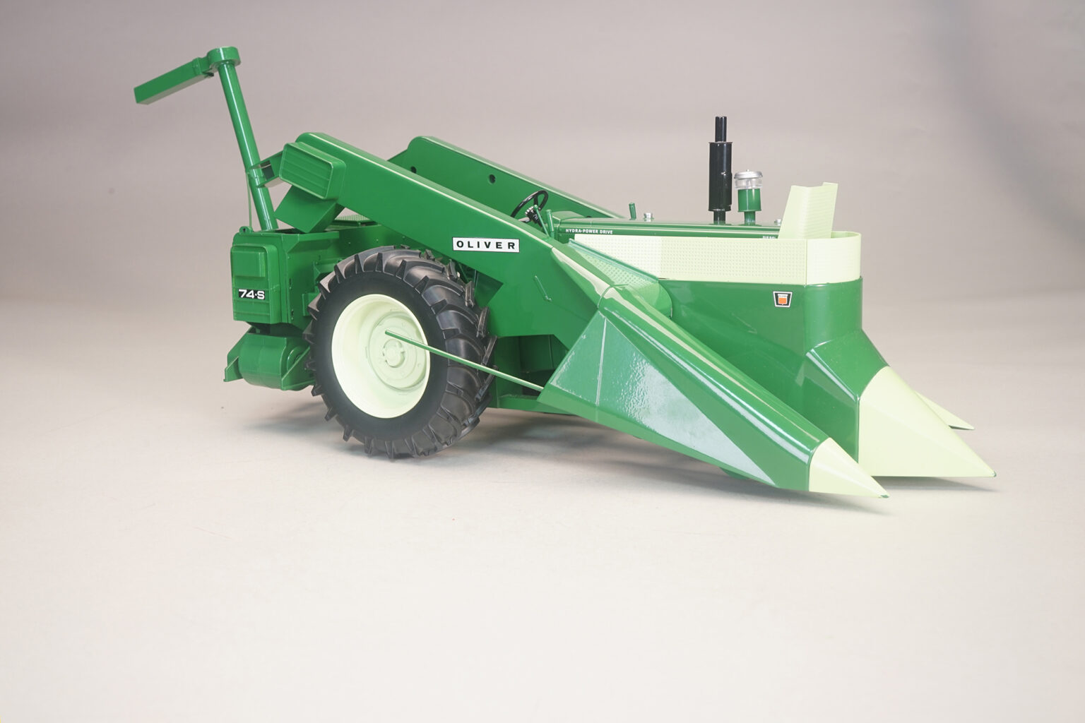 1/16 Oliver 1650 Diesel Tractor With 2 Row Corn Picker & Sheller ...