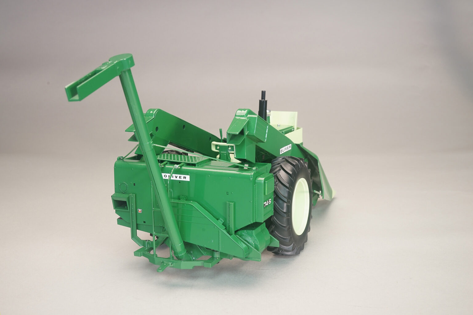 1/16 Oliver 1650 Diesel Tractor With 2 Row Corn Picker & Sheller ...