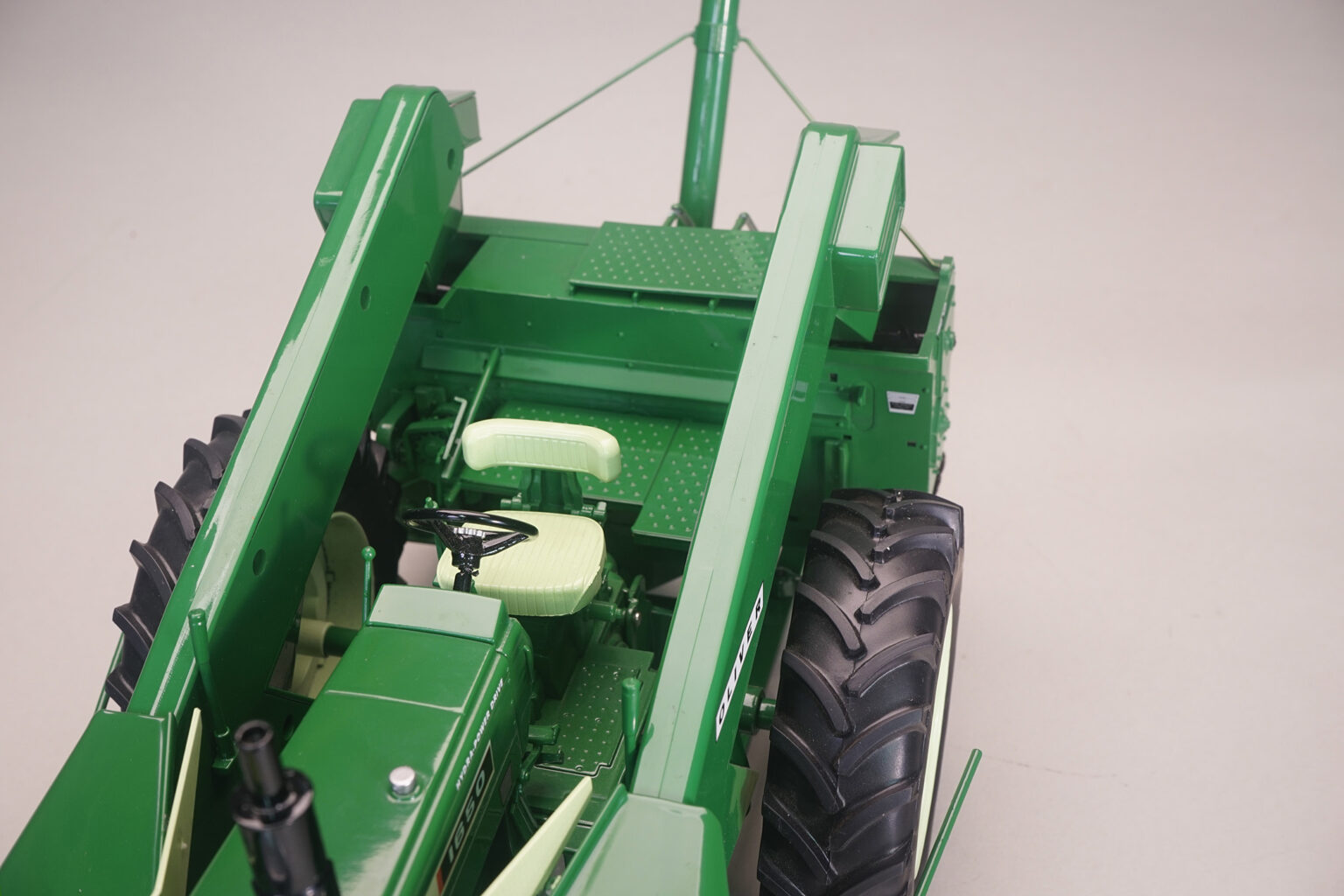 1/16 Oliver 1650 Diesel Tractor With 2 Row Corn Picker & Sheller ...