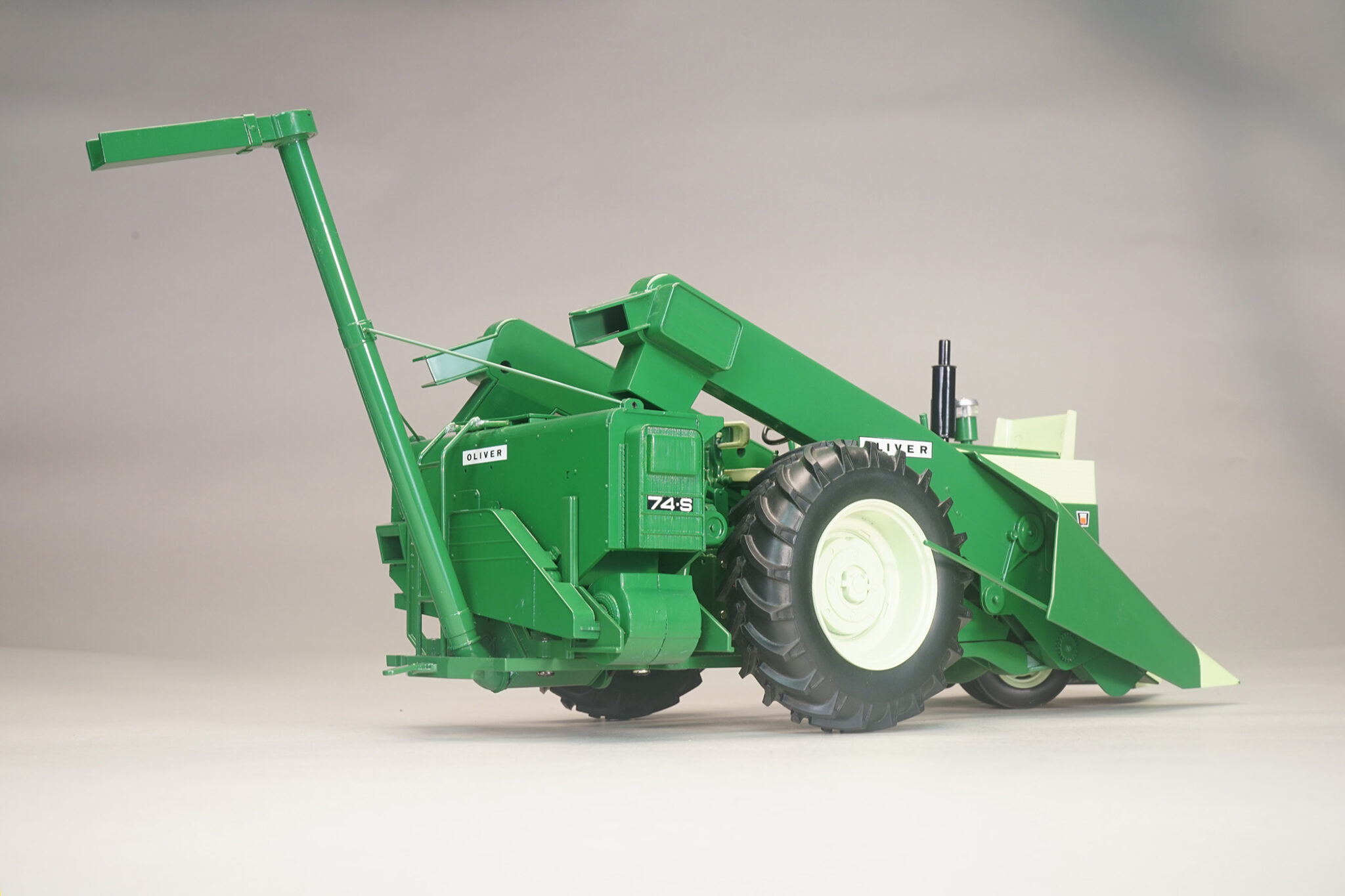 1/16 Oliver 1650 Diesel Tractor With 2 Row Corn Picker & Sheller ...