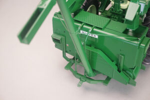 1/16 Oliver 1650 Diesel Tractor With 2 Row Corn Picker & Sheller ...