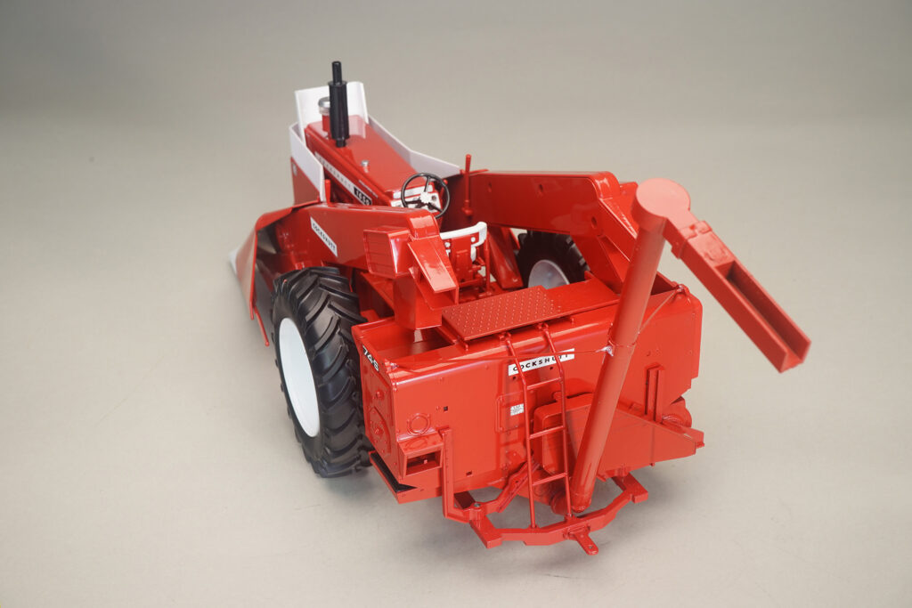 1/16 Cockshutt 1650 Diesel Tractor With 2 Row Corn Picker & Sheller ...