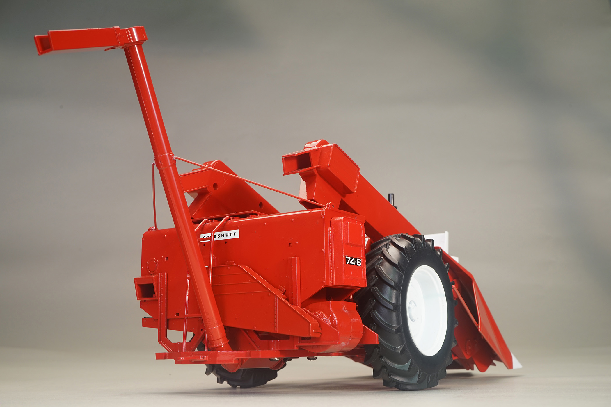 1/16 Cockshutt 1650 Diesel Tractor With 2 Row Corn Picker & Sheller ...