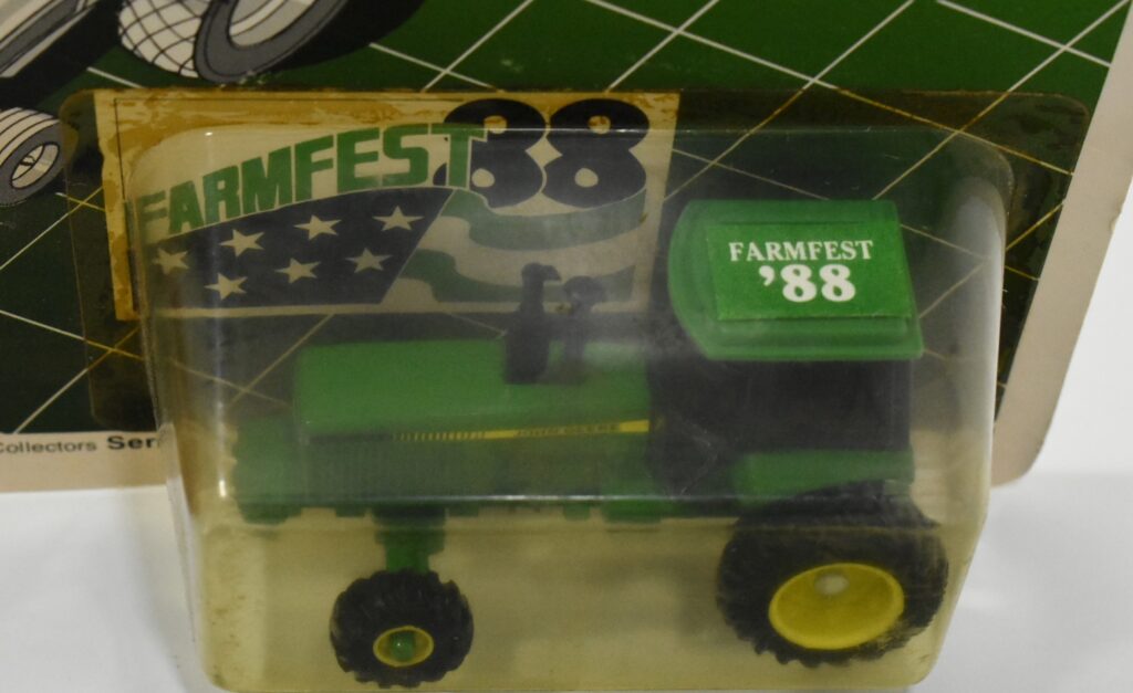 1/64 John Deere Tractor, 1988 Farmfest - Dalton's Farm Toys