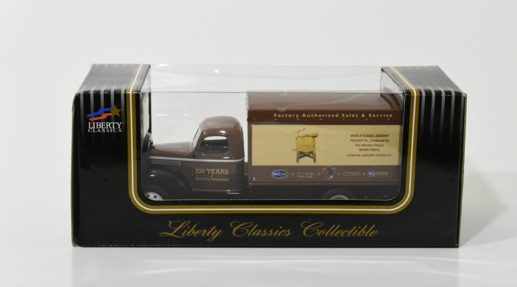 1/34 Maytag 1942 Chevy Truck - Dalton's Farm Toys