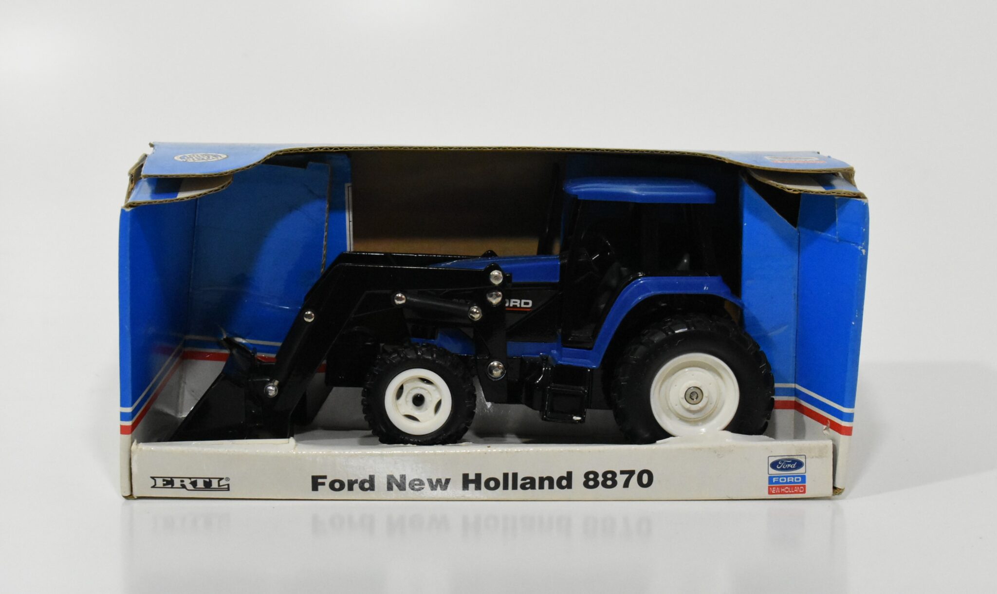 1/32 Ford 8870 Tractor With Loader - Dalton's Farm Toys