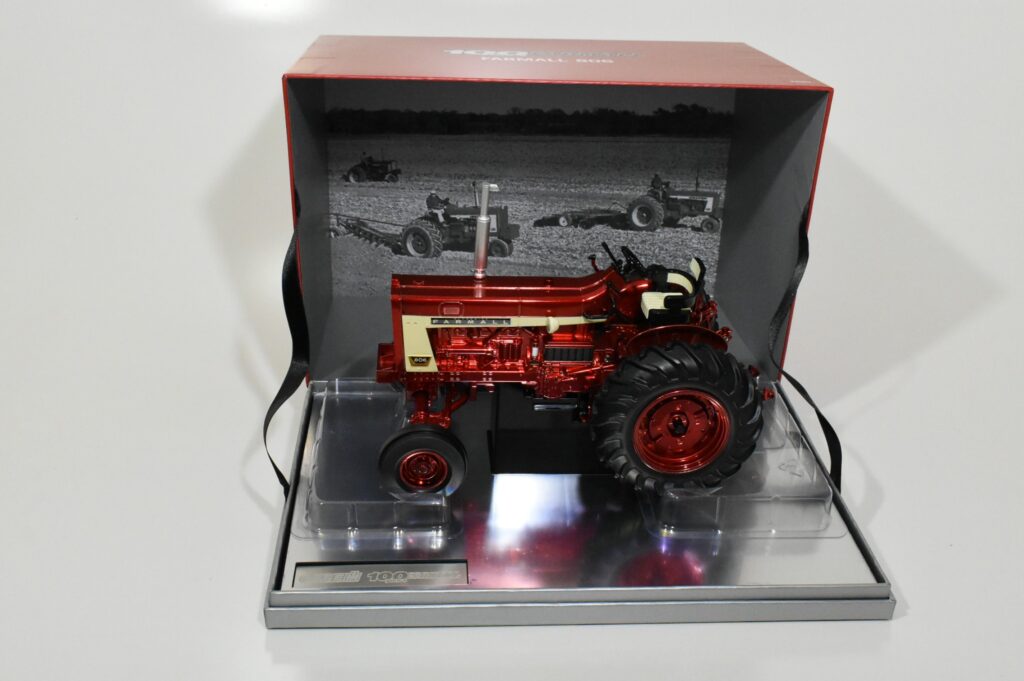 1/16 International Harvester Farmall 806 Tractor With Wide Front ...