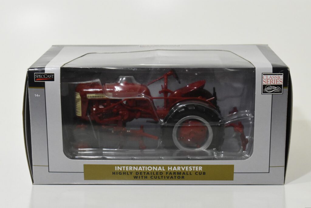 1/16 International Harvester Farmall Cub With Cultivator - Dalton's ...