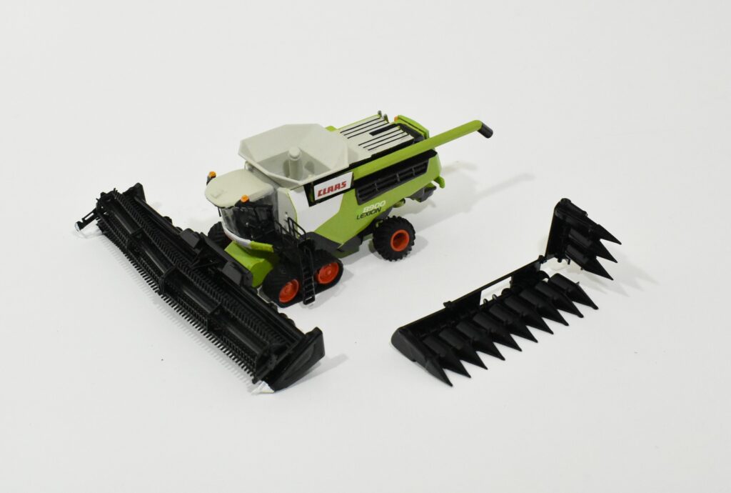 1/64 Custom Claas Green 8900 Lexion Combine With Tracks, Draper & 12 ...