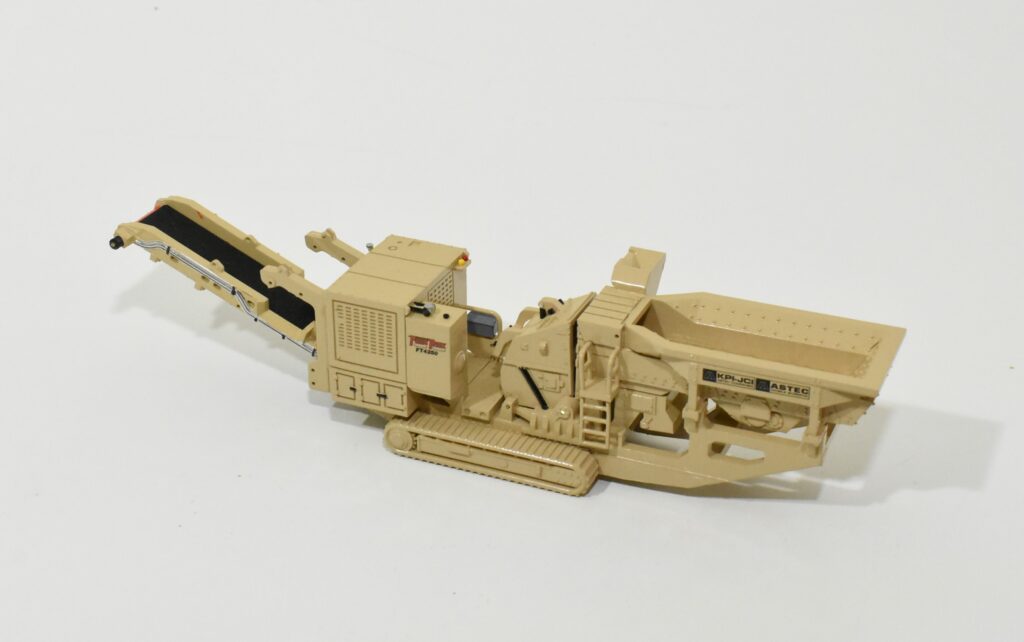 1/64 4250 Portable Oversize Crusher - Dalton's Farm Toys