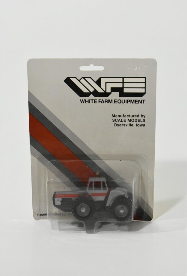 1/64 White 4-270 4WD Tractor With Duals - Dalton's Farm Toys