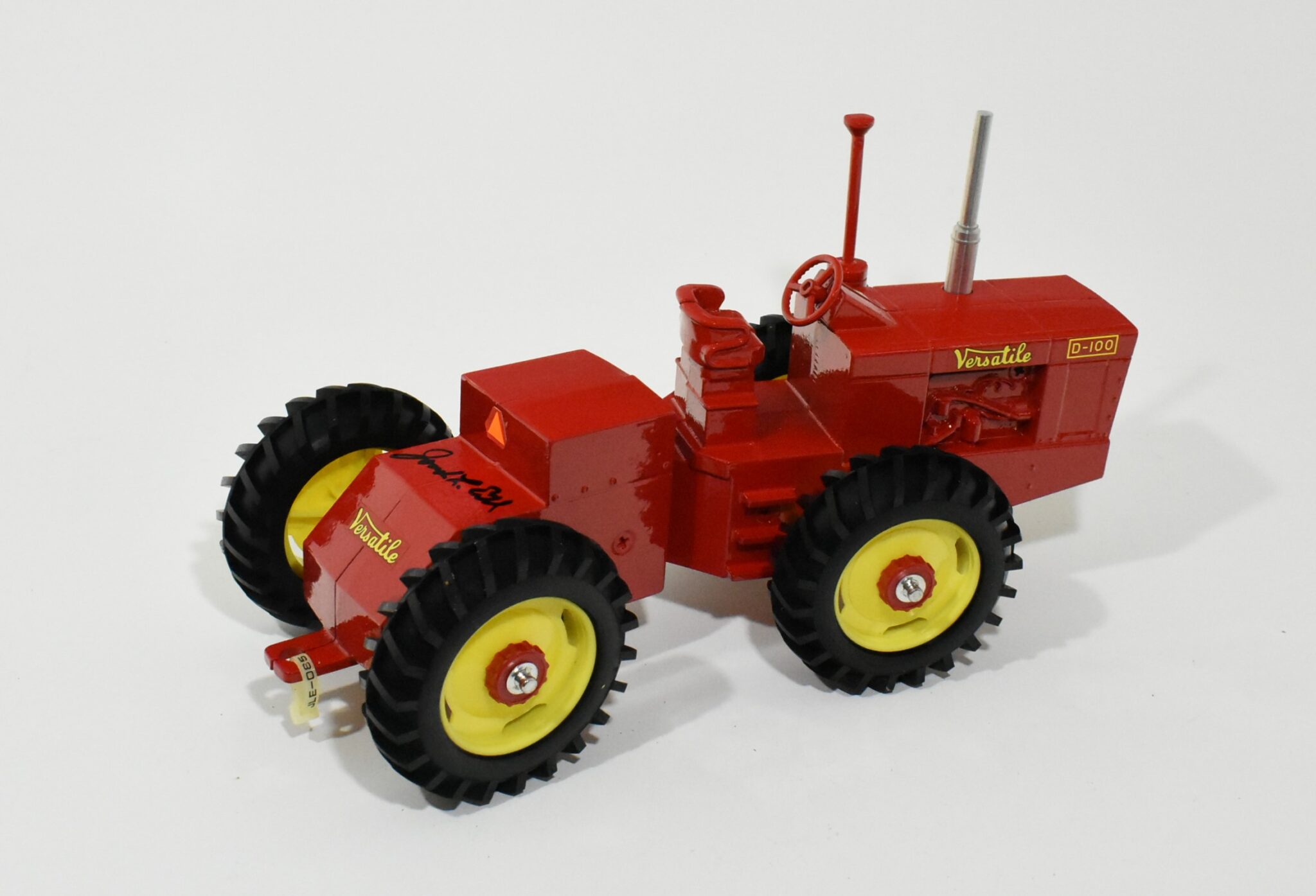 1/16 Versatile D-100 4WD Tractor, 2000 Collector Edition - Dalton's ...