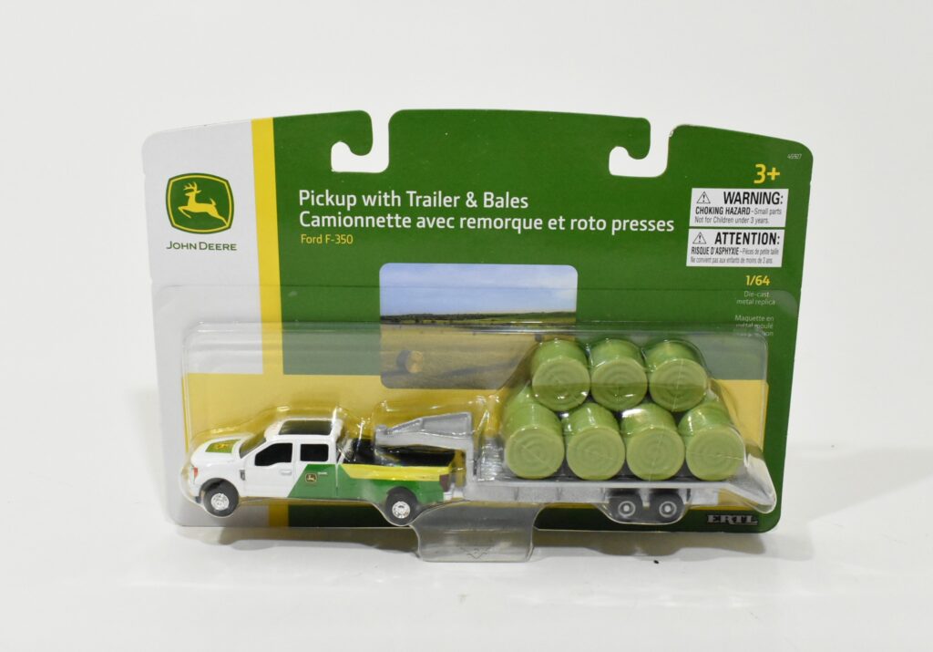 1/64 John Deere Pickup with Gooseneck Flatbed Trailer & Round Hay Bales ...