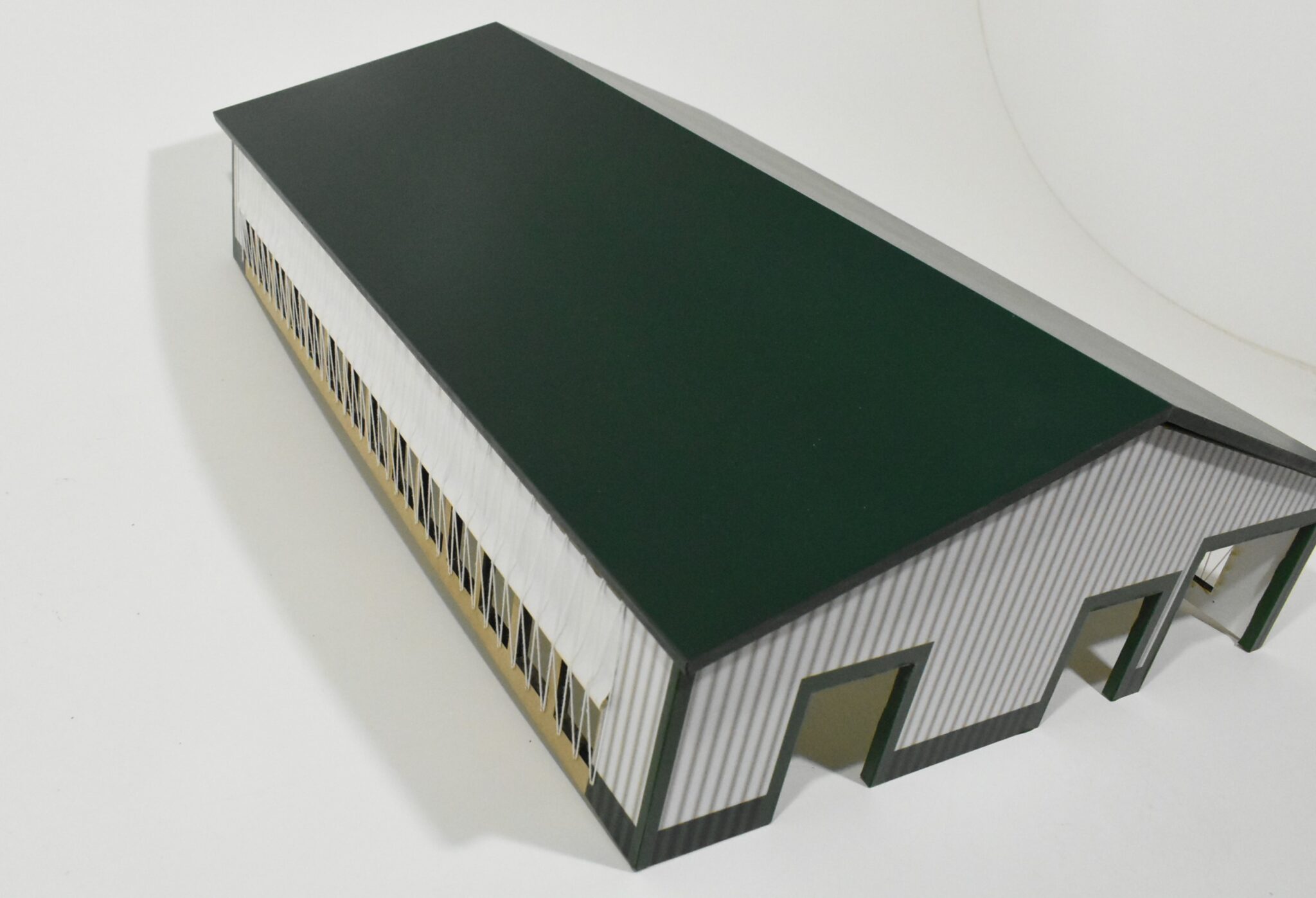 1/64 Freestall Barn Green & White - Dalton's Farm Toys