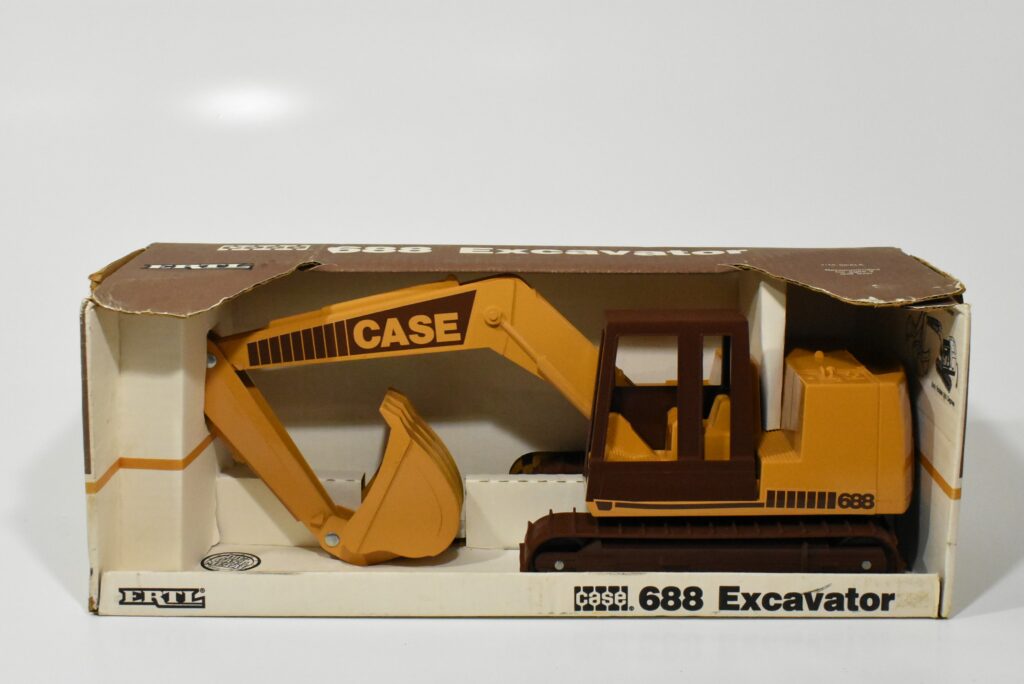 1/16 Case 688 Excavator - Daltons Farm Toys