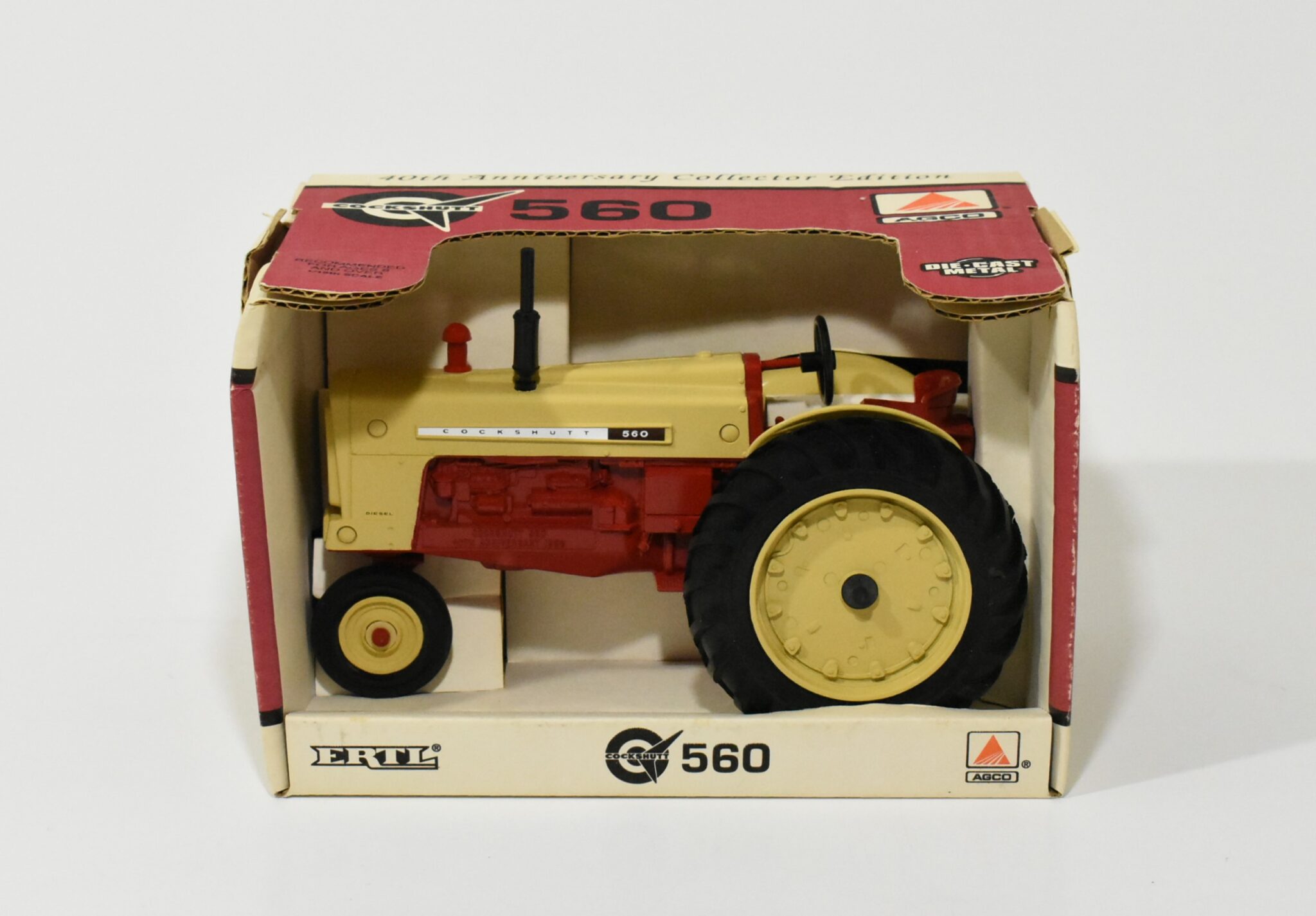 1/16 Cockshutt 560 Tractor With Narrow Front - Dalton's Farm Toys