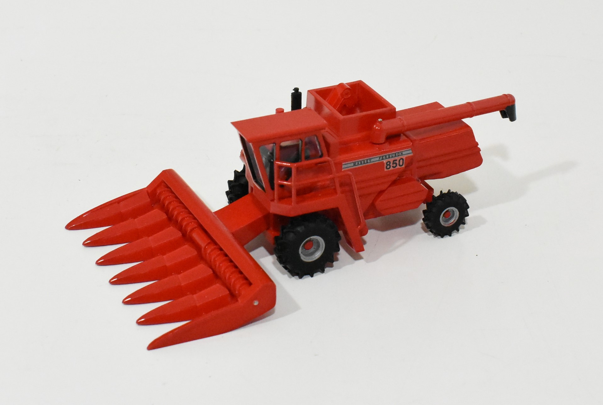 1/64 Custom Massey Ferguson 850 Combine With Rear Wheel Assist, Red Cab ...