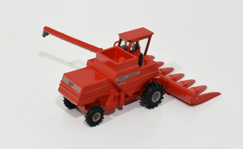 1/64 Custom Massey Ferguson 850 Combine With Rear Wheel Assist, Red Cab ...