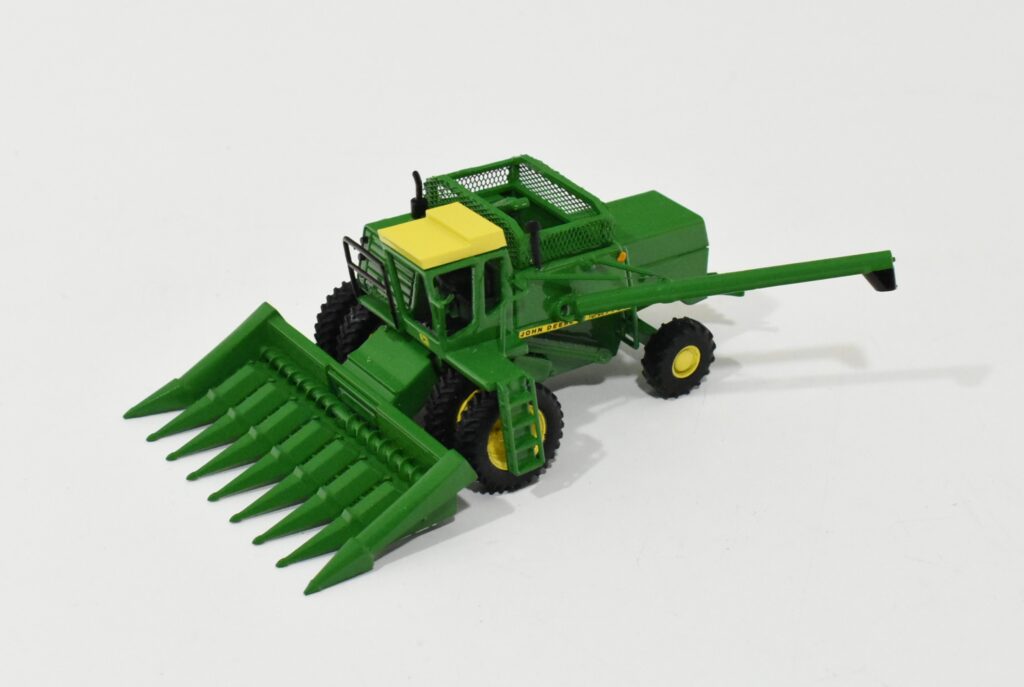 1/64 Custom John Deere 7700 Turbo Combine With Green Tank With Duals & Rear Wheel Assist, 8 row ...