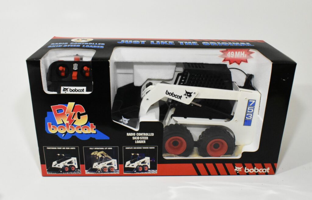 1/12 Bobcat 753 Skidsteer Loader, Remote Control - Dalton's Farm Toys