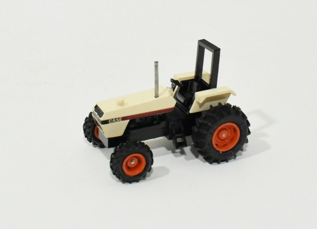1/64 Custom Case 1694 Tractor With Front Wheel Assist & Rops - Dalton's ...