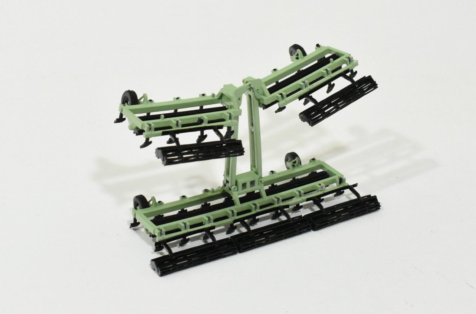 1/64 Custom Orthman 16 Row Hipper Bedder - Dalton's Farm Toys