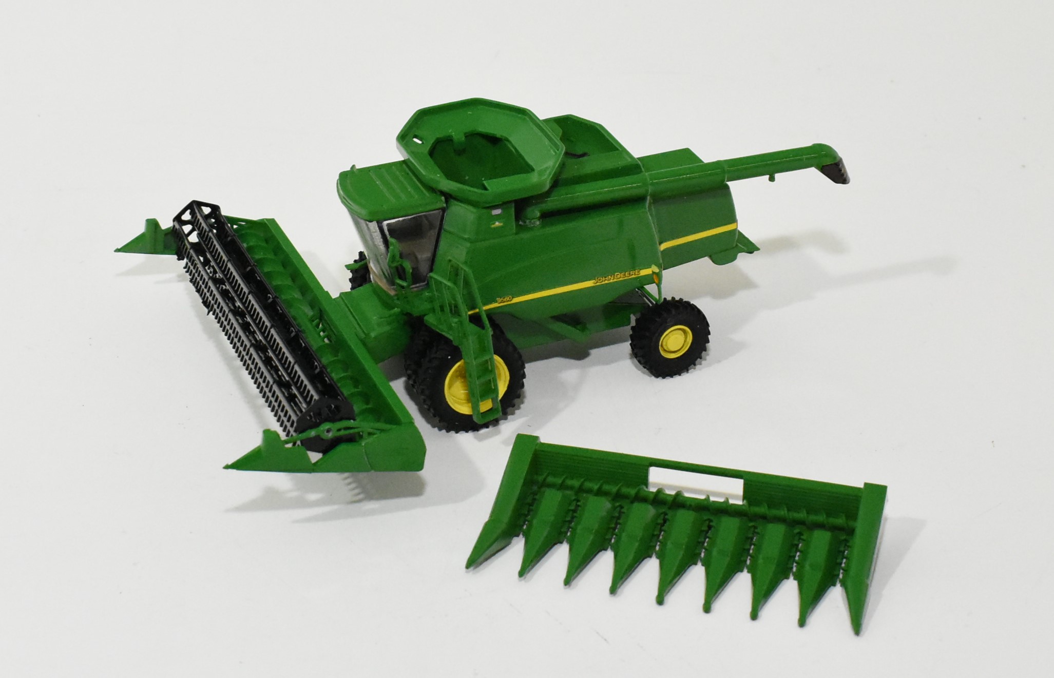 1/64 Custom John Deere 9560 Combine With Duals, Corn & Grain Heads - Dalton's Farm Toys