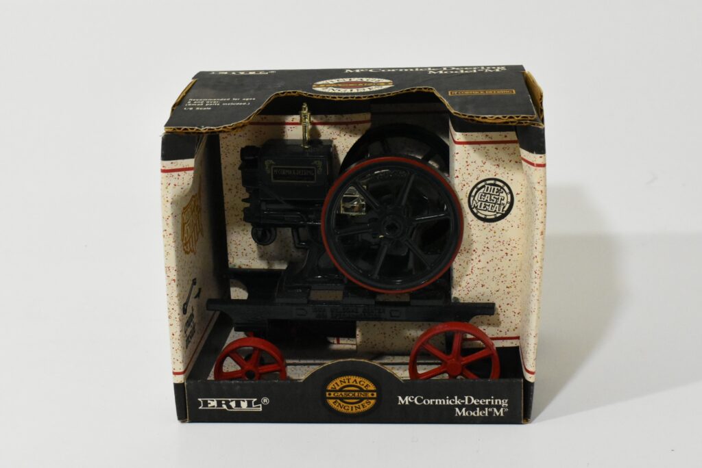 1/6 McCormick Deering Model M Gas Engine - Daltons Farm Toys