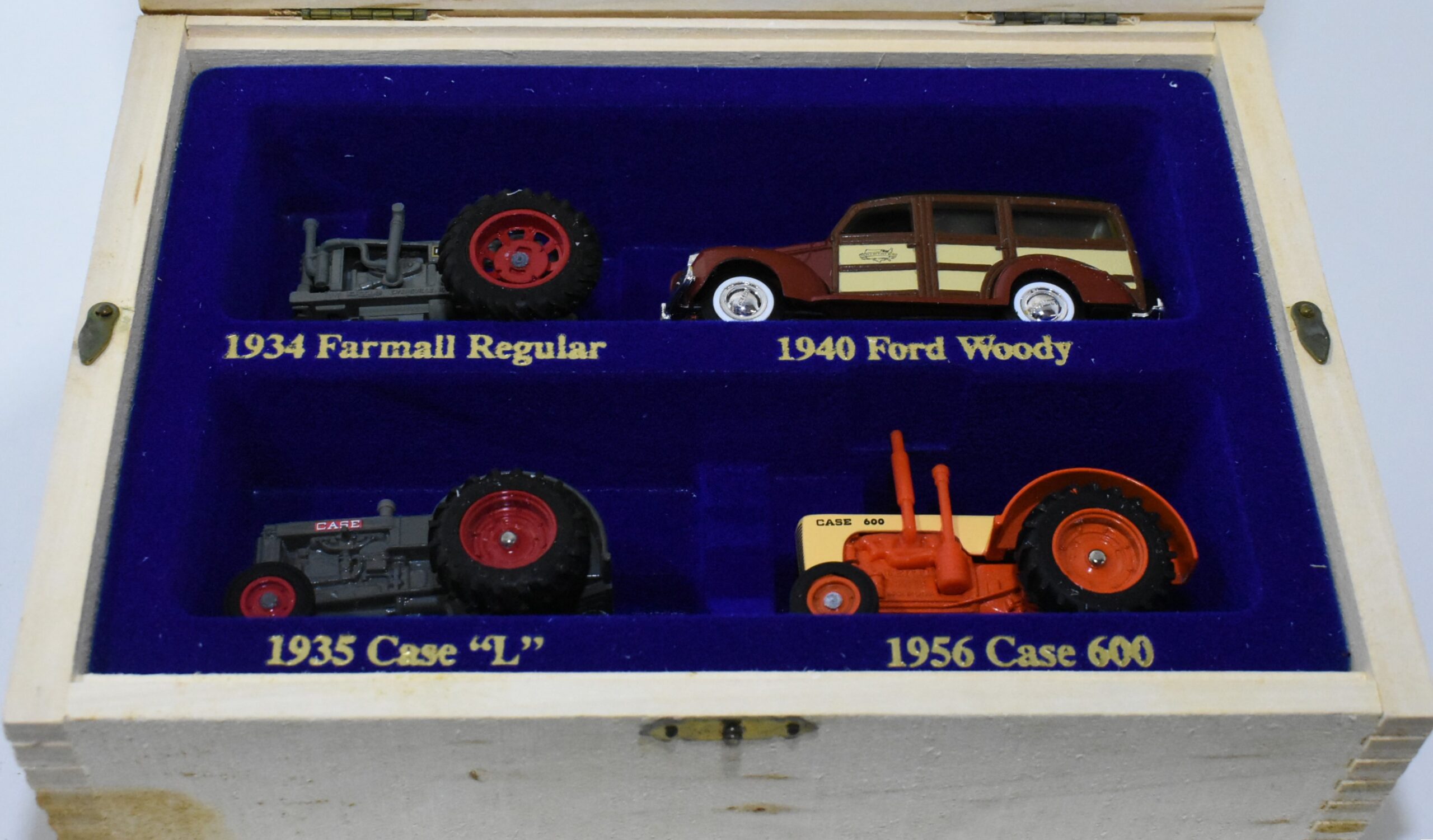 1/64 JI Case Limited Edition Tractor Set With 1934 Farmall Regular ...