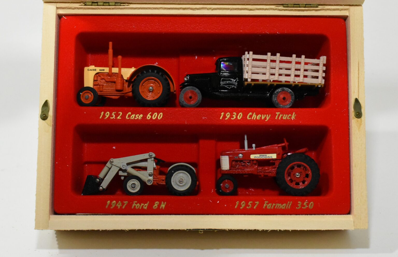 1/64 JI Case Limited Edition Tractor Set With 1952 Case 600, 1930 Chevy ...