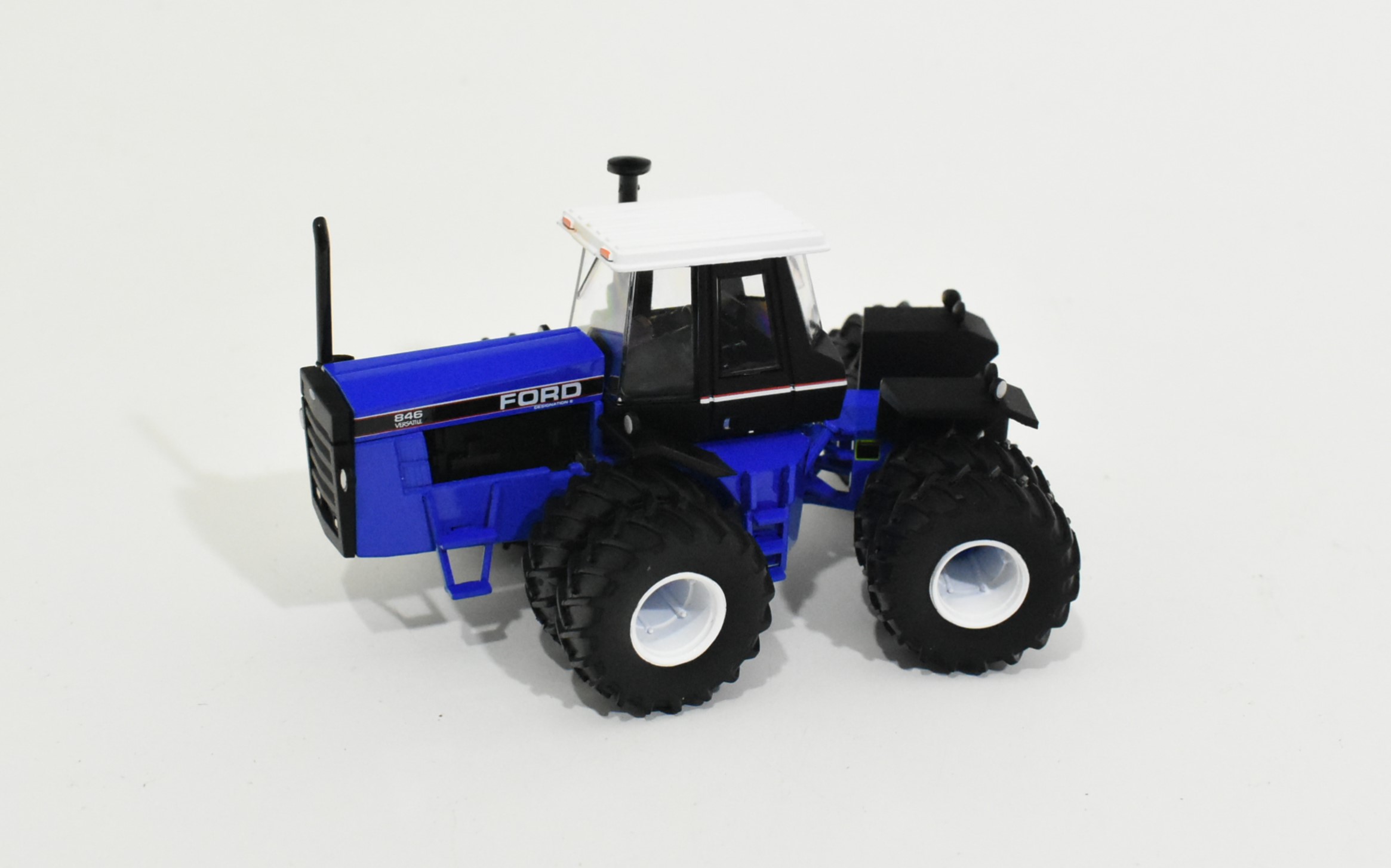 1/64 Ford Versatile 846 4wd Tractor With Duals - Dalton's Farm Toys