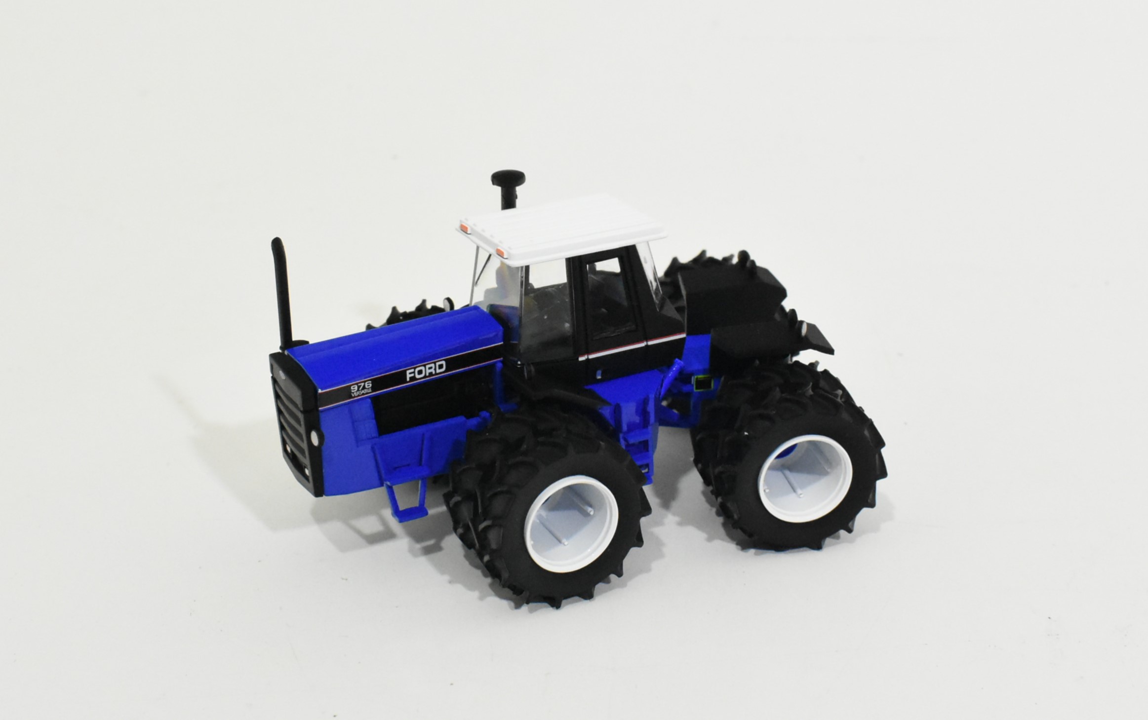 1/64 Ford Versatile 976 4wd Tractor With Rice & Cane Tires - Dalton's ...
