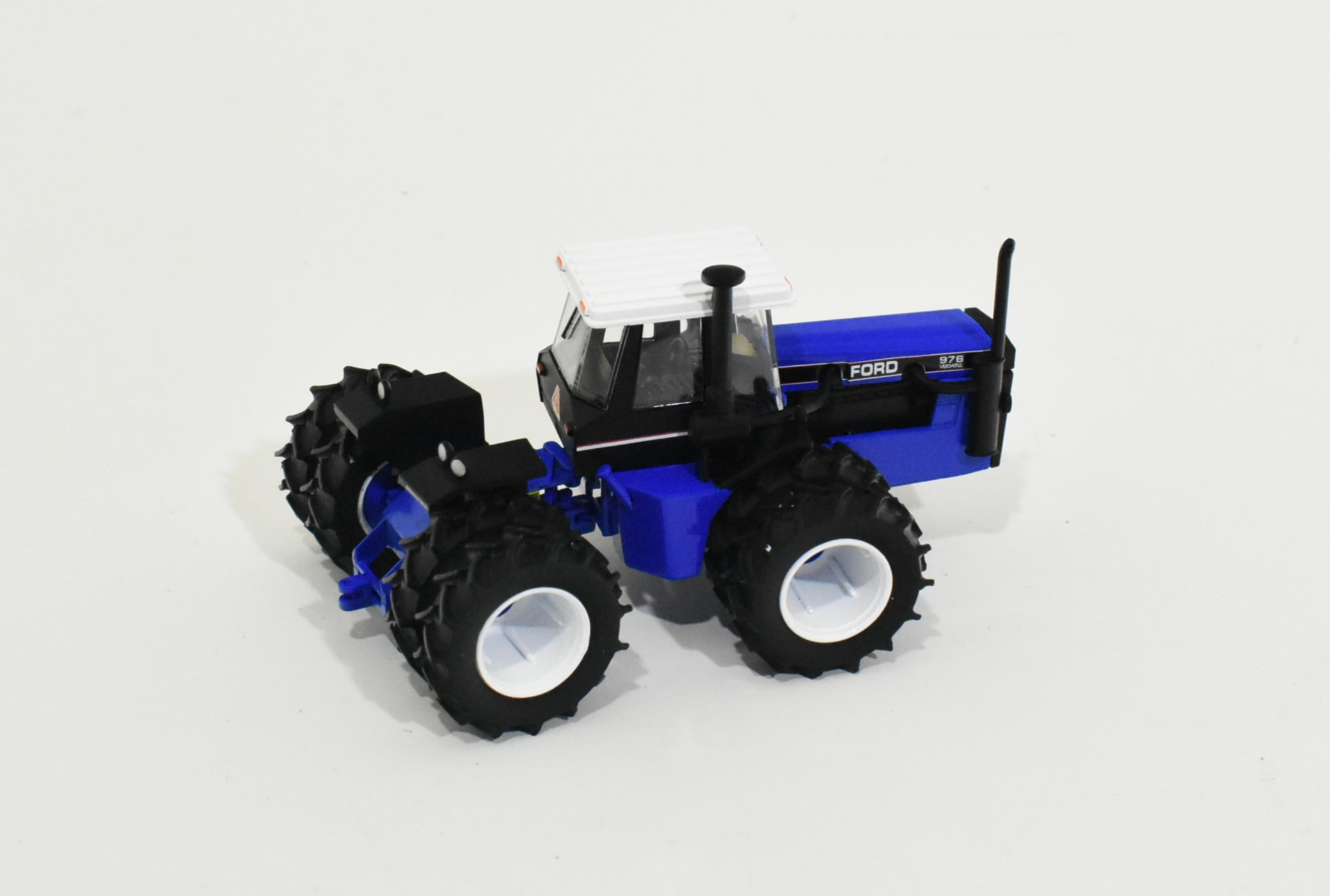 1/64 Ford Versatile 976 4wd Tractor With Rice & Cane Tires - Dalton's ...