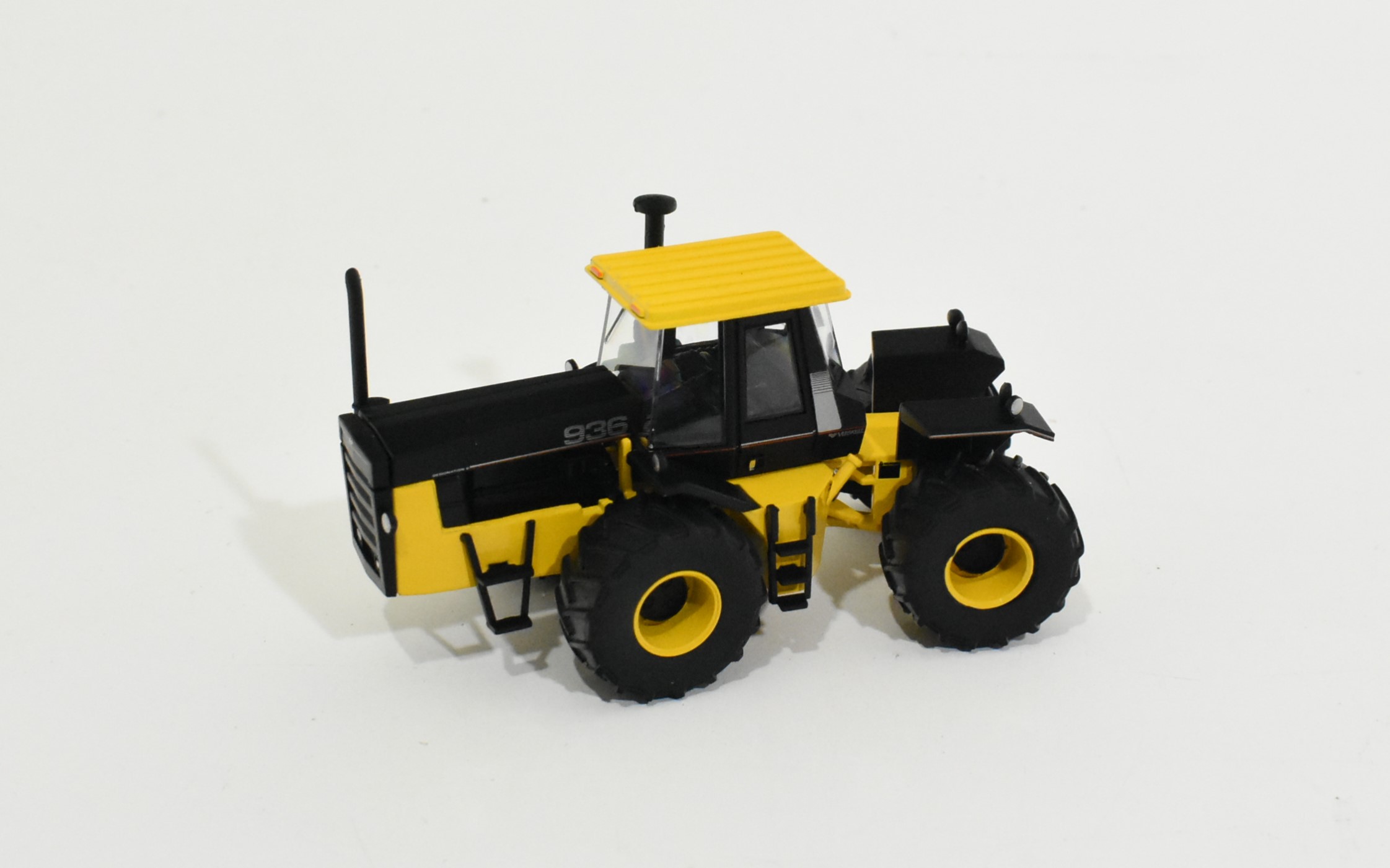 1/64 Ford Versatile Industrial Yellow 936 4wd Tractor With Flotation ...