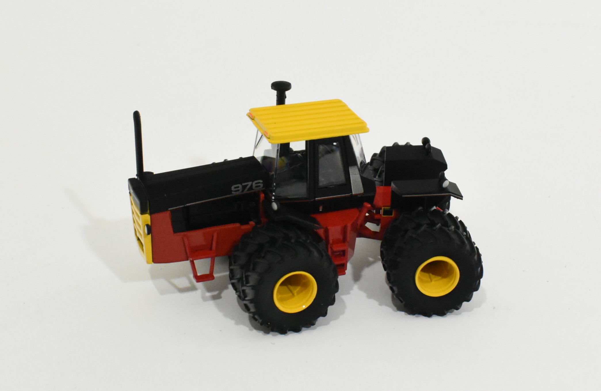 1/64 Versatile 976 4wd Tractor With Duals - Dalton's Farm Toys