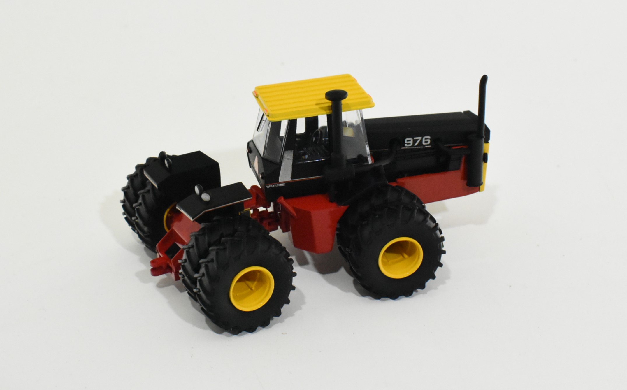 1/64 Versatile 976 4wd Tractor With Duals - Dalton's Farm Toys
