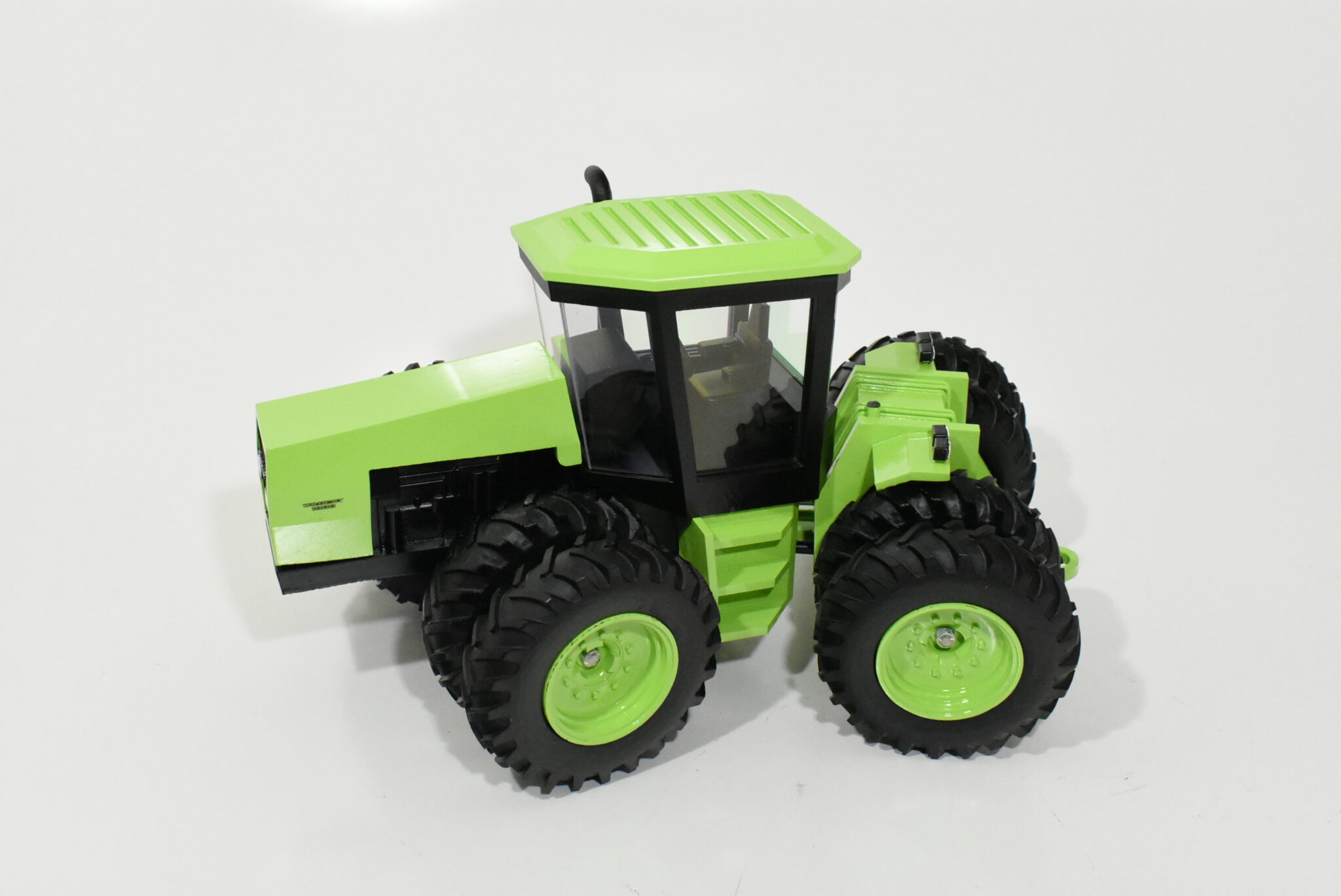 1/16 Custom Steiger Wildcat 4Wd Tractor With Duals - Dalton's Farm Toys
