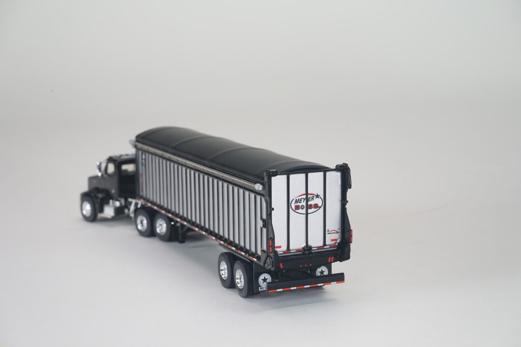 1/64 Meyer 9140RT Boss Forage Trailer With Peterbilt 385 Day Cab Semi ...